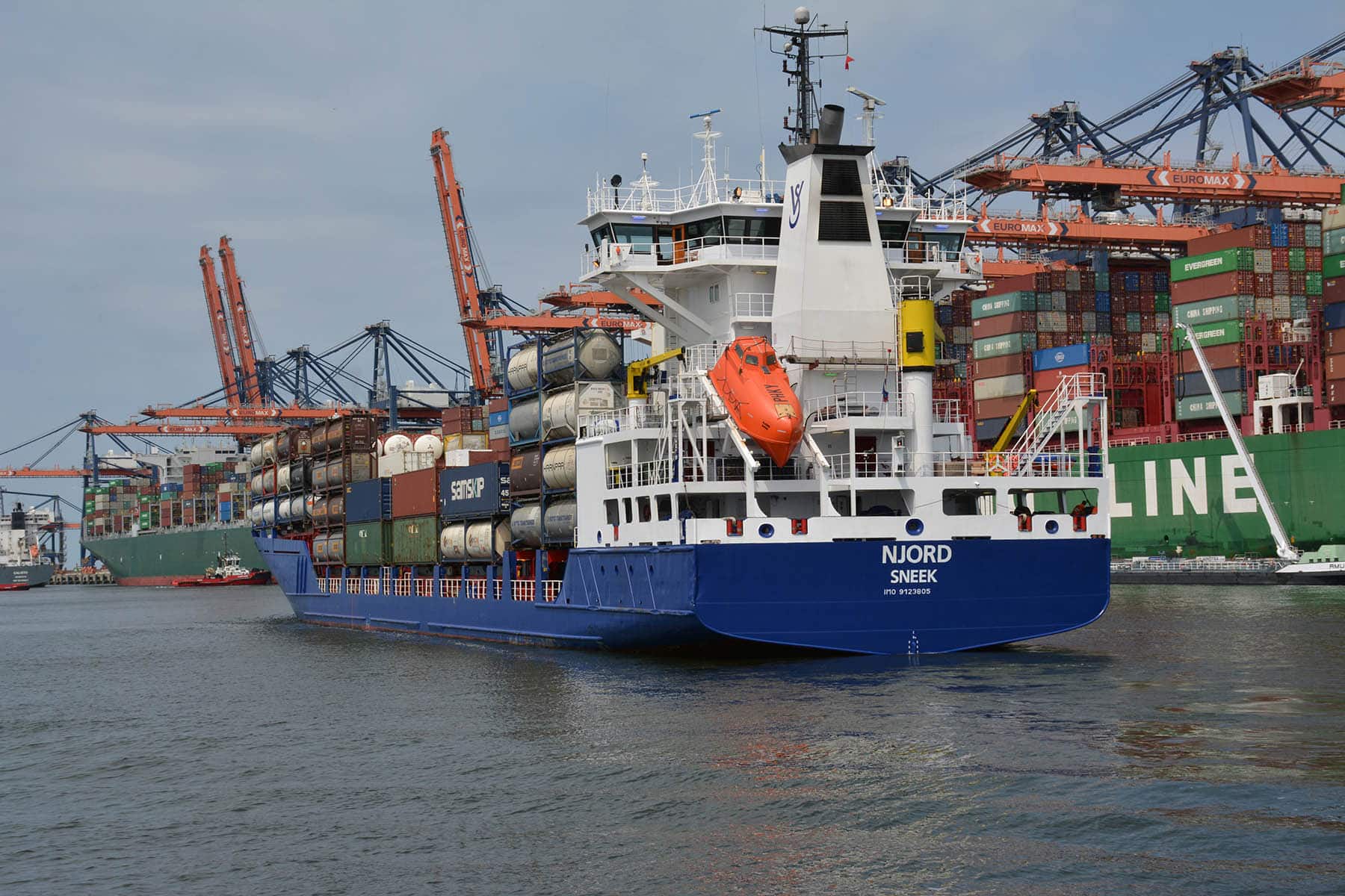 6,5 procent meer loon in nieuwe cao handelsvaart - Binnenvaartkrant