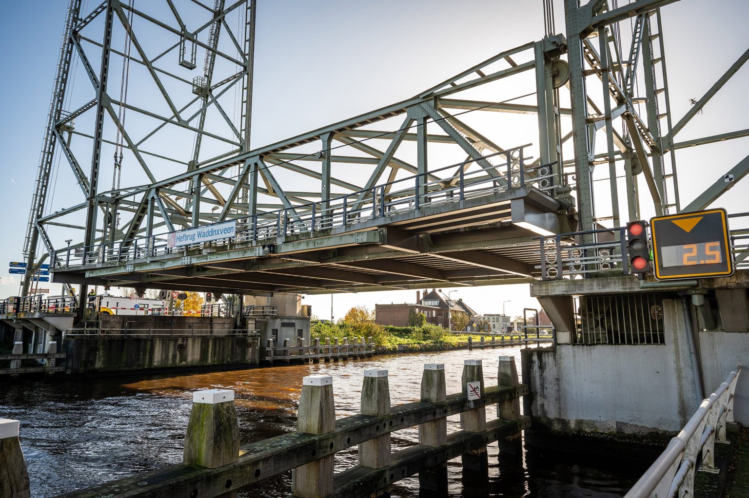 Hefbrug Waddinxveen kapot na aanvaring - Gouwe gestremd - Binnenvaartkrant
