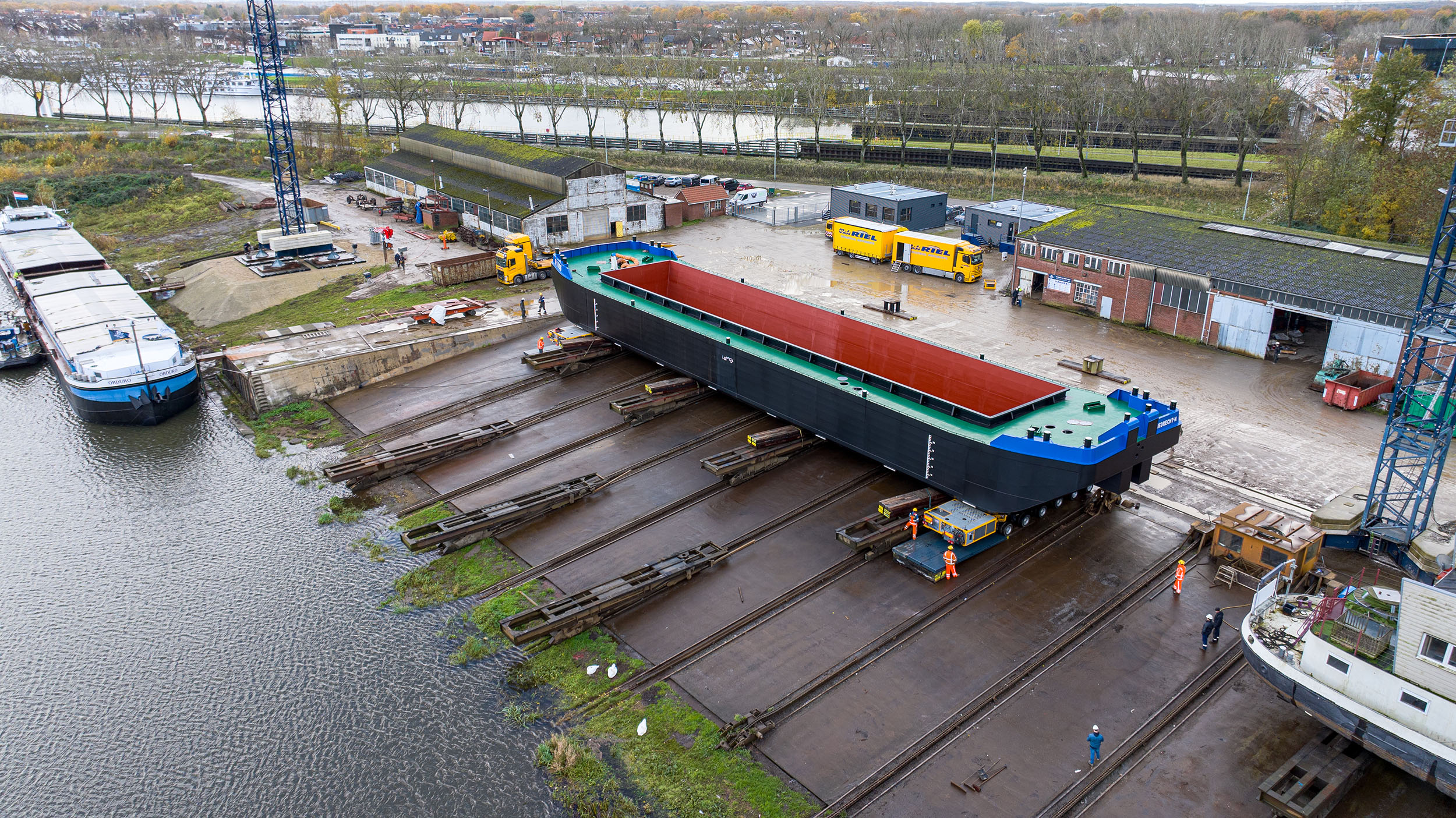 Nieuwe koers Scheepswerf Maasbracht slaat aan - Binnenvaartkrant