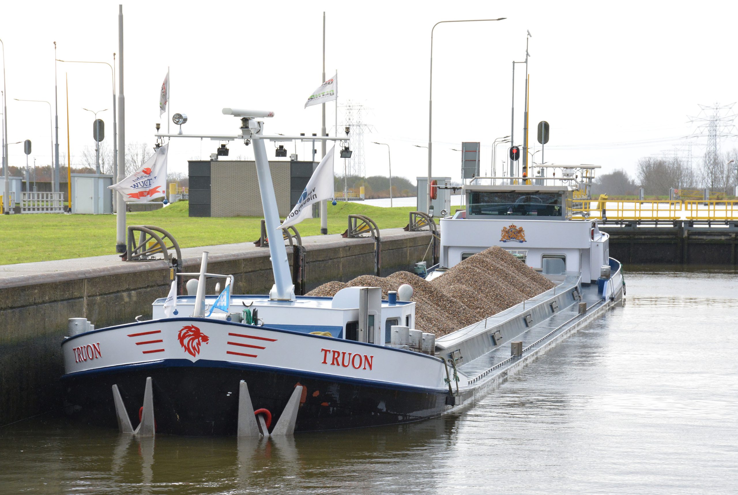 Droge lading heeft de wind tegen - Binnenvaartkrant