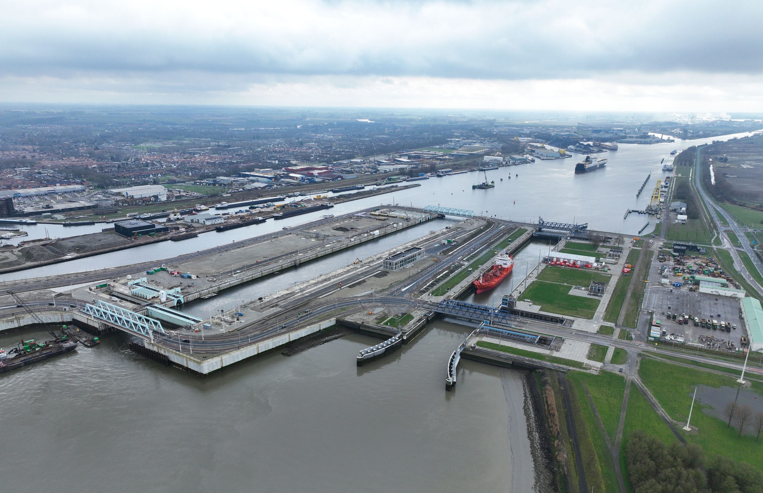 Nieuwe Sluis Terneuzen gaat in oktober open - Binnenvaartkrant