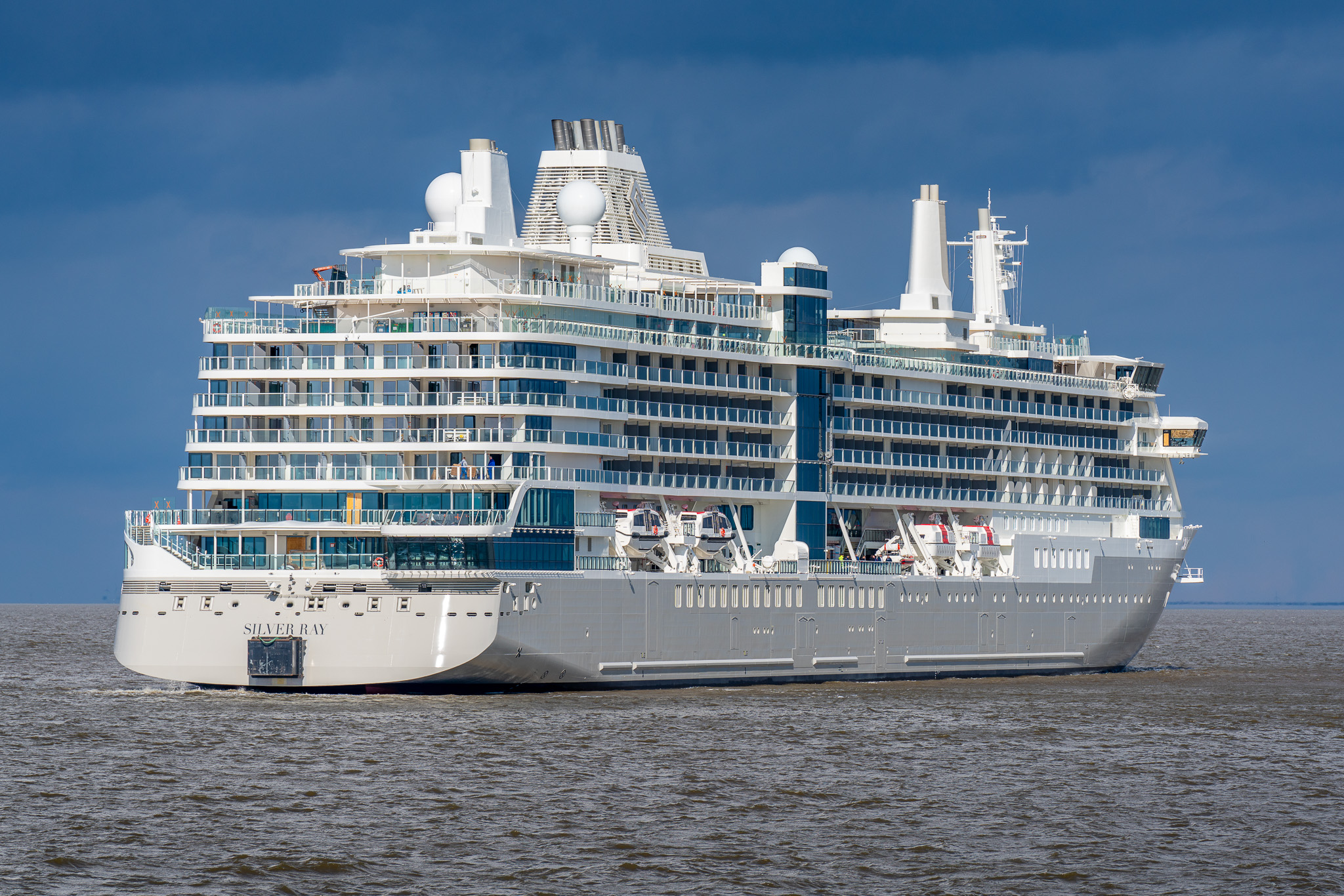 Silver Ray arriveert in Eemshaven - Binnenvaartkrant
