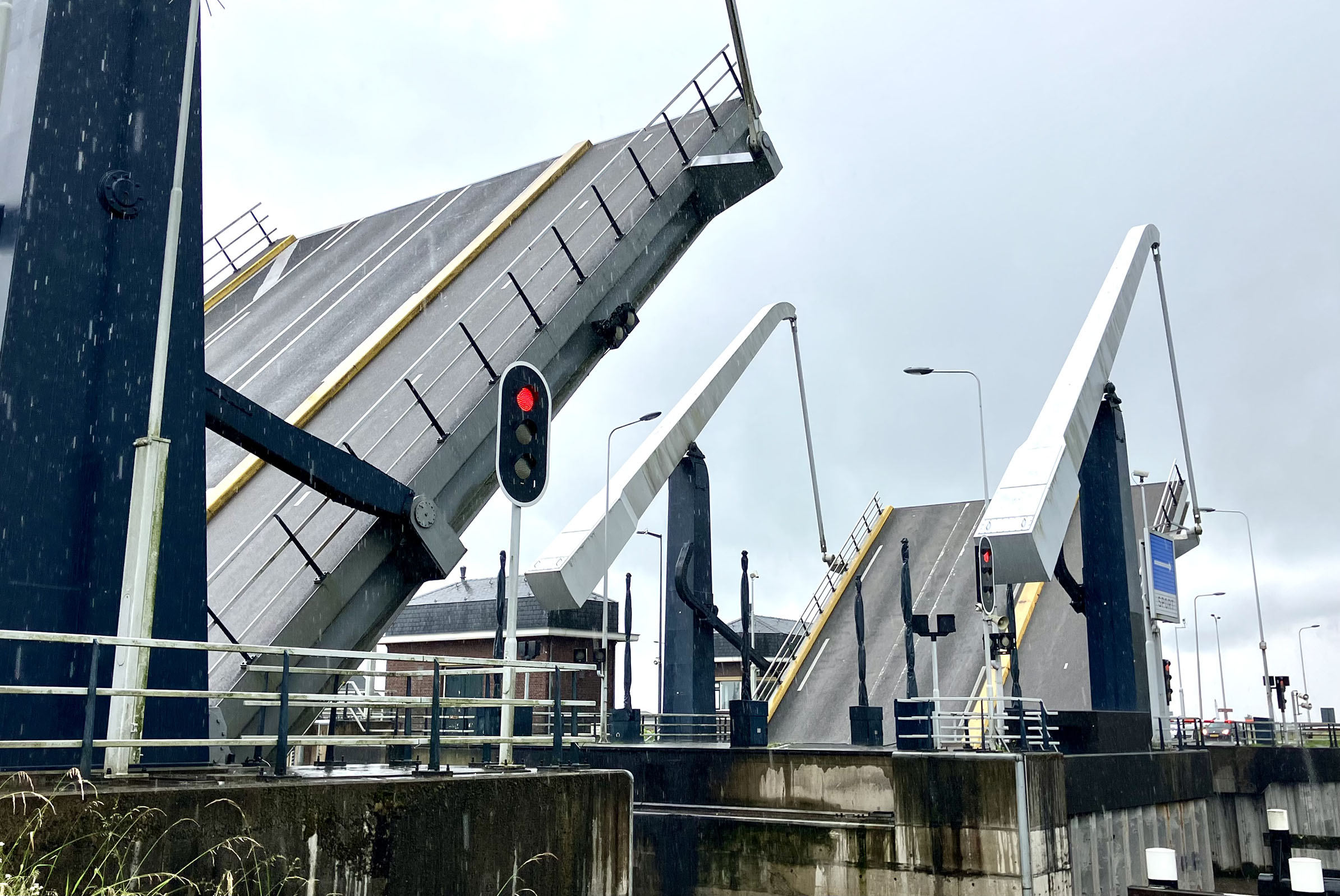 Werkzaamheden aan Julianasluis; westkolk vijf dagen gestremd - Binnenvaartkrant