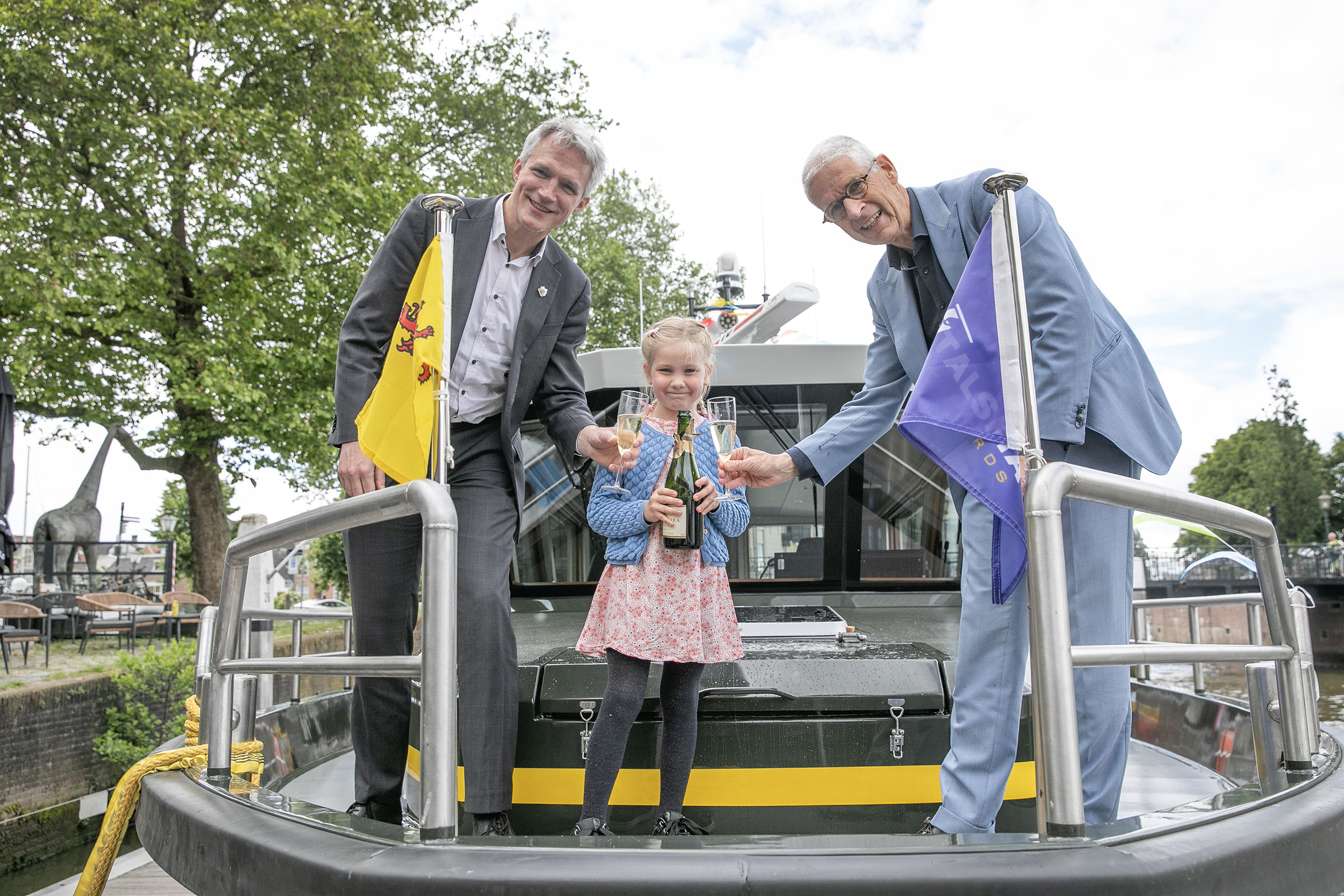 ‘Groen boegbeeld’ voor Omgevingsdienst Zuid-Holland Zuid - Binnenvaartkrant ‘Groen boegbeeld’ voor Omgevingsdienst Zuid-Holland Zuid - Binnenvaartkrant