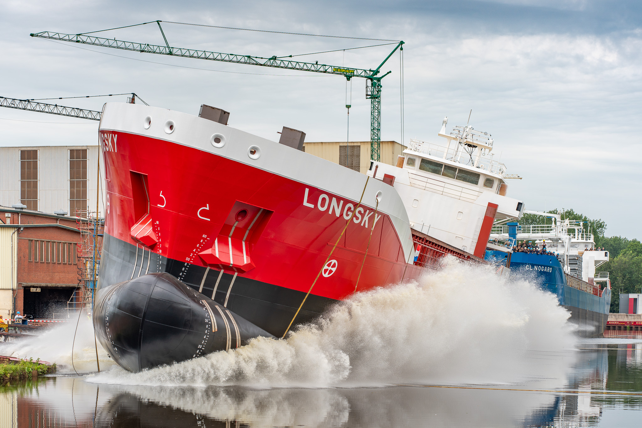 Longsky proeft voor het eerst water - Binnenvaartkrant