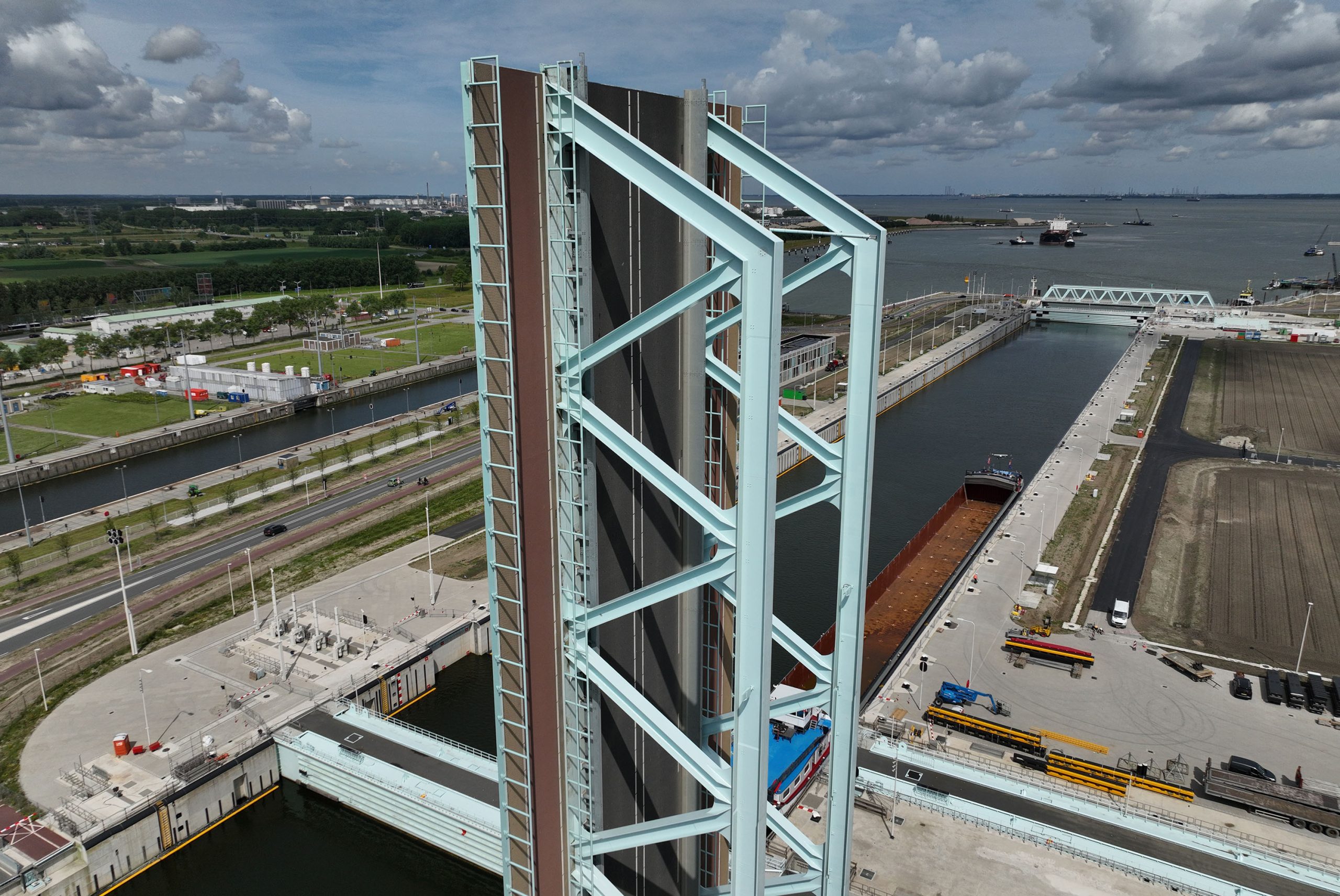 Nieuwe Sluis Terneuzen gaat op 11 oktober open - Binnenvaartkrant