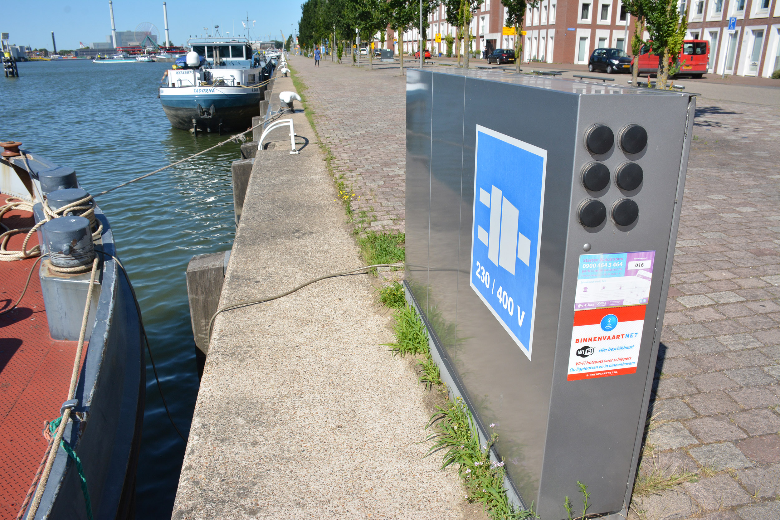 Petitie en raadsvragen over kapotte walstroomkasten aan Maashaven ...