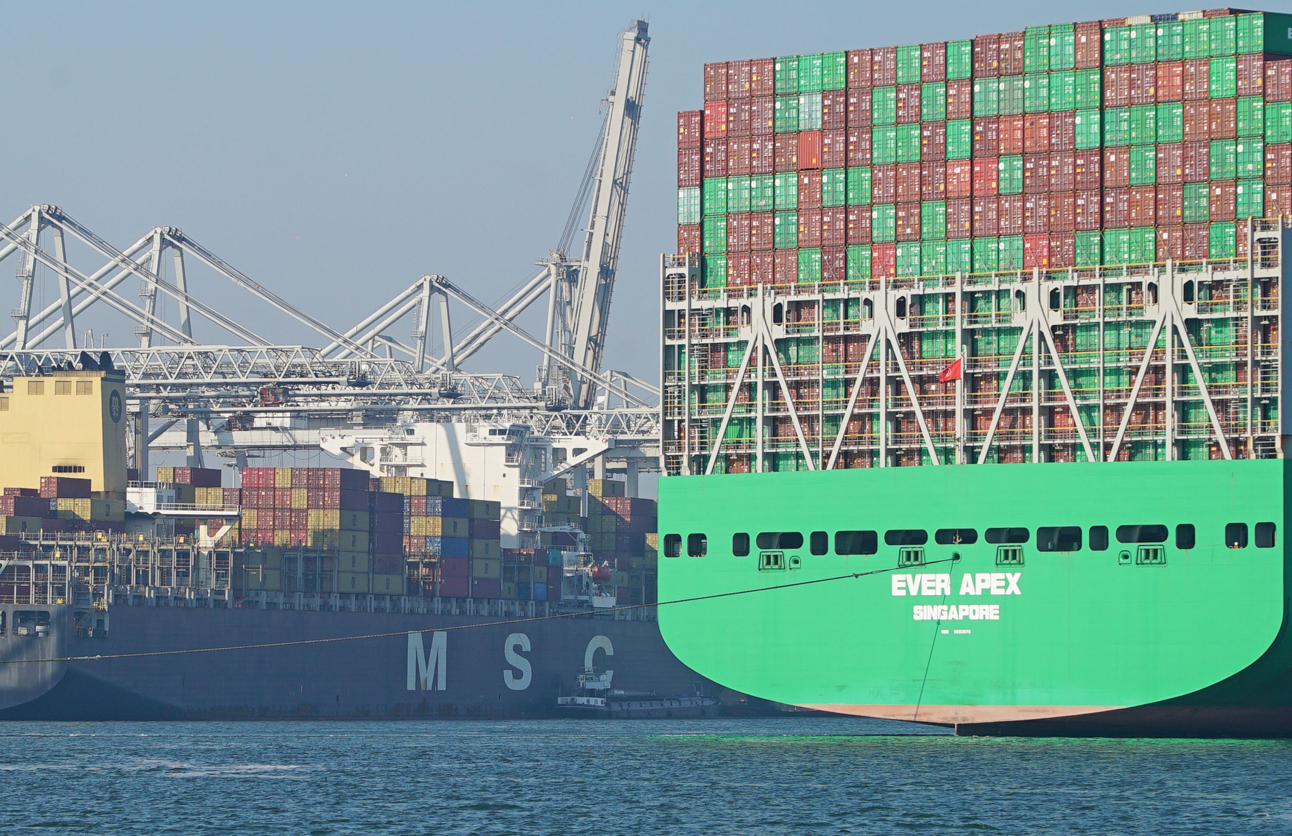 Overslag Rotterdam licht gedaald, wel meer containers - Binnenvaartkrant