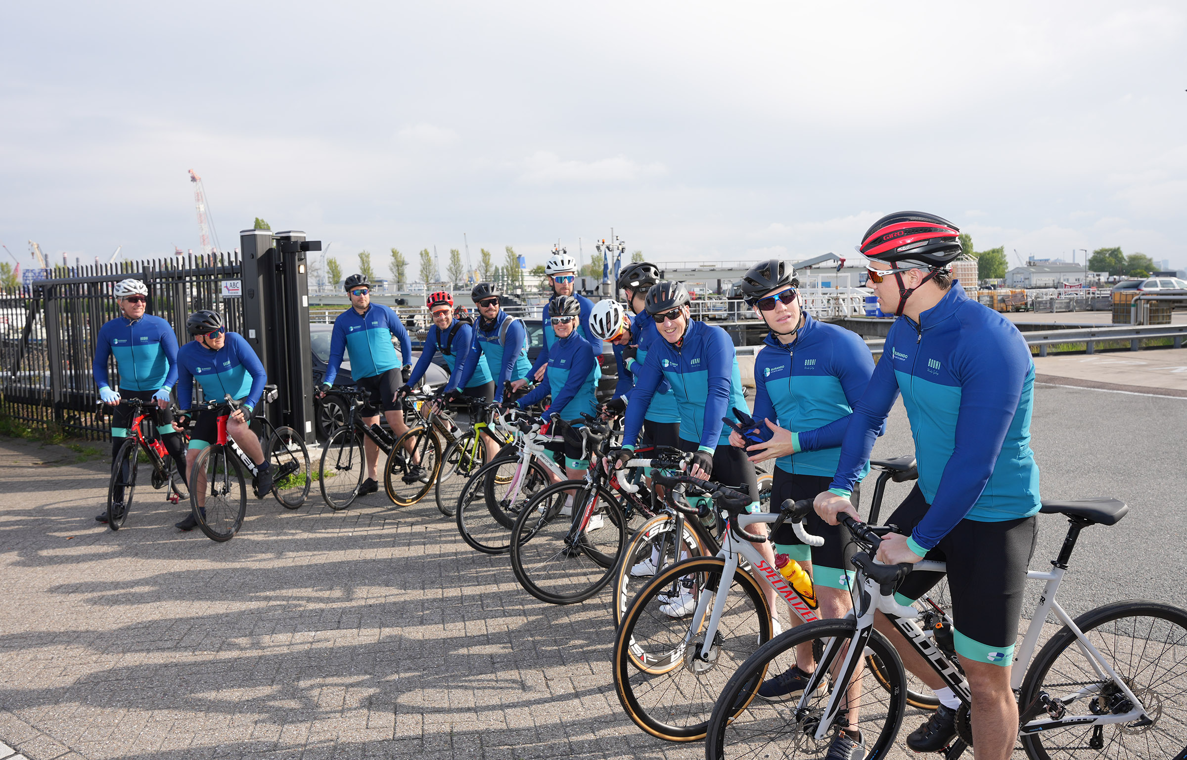 Burando-Atlantic-fietsers voltooien retourtje Antwerpen - Binnenvaartkrant
