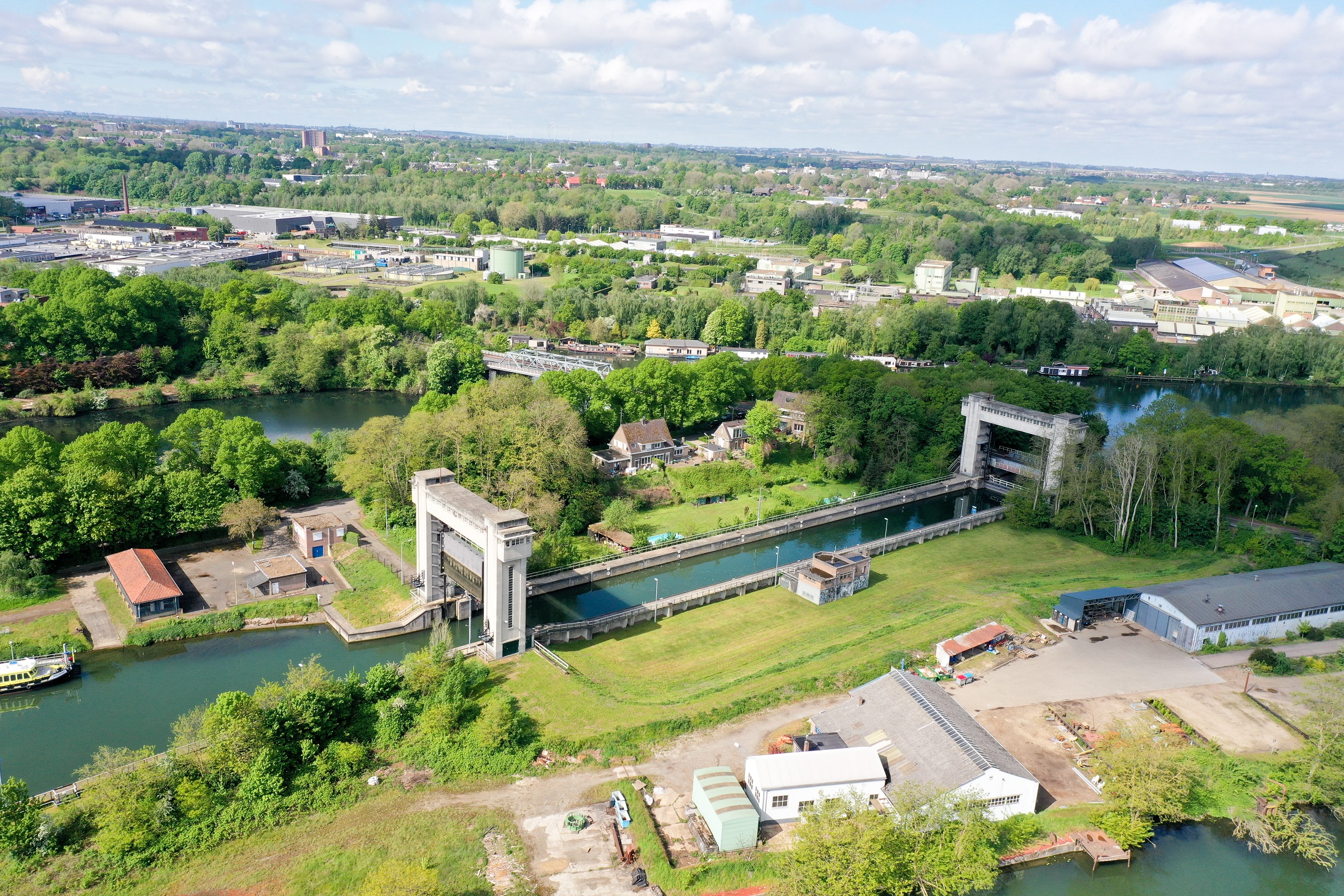 Lange stremmingen voor de boeg bij Sluis Bosscherveld - Binnenvaartkrant