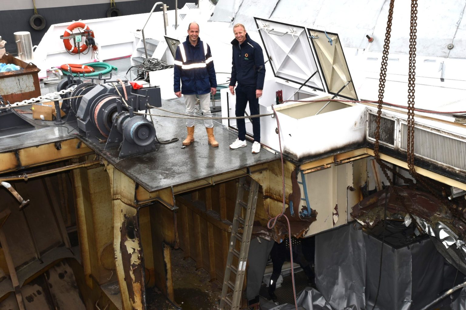 Alles uit de kast voor snelle reparatie van De Zonnebloem - Binnenvaartkrant