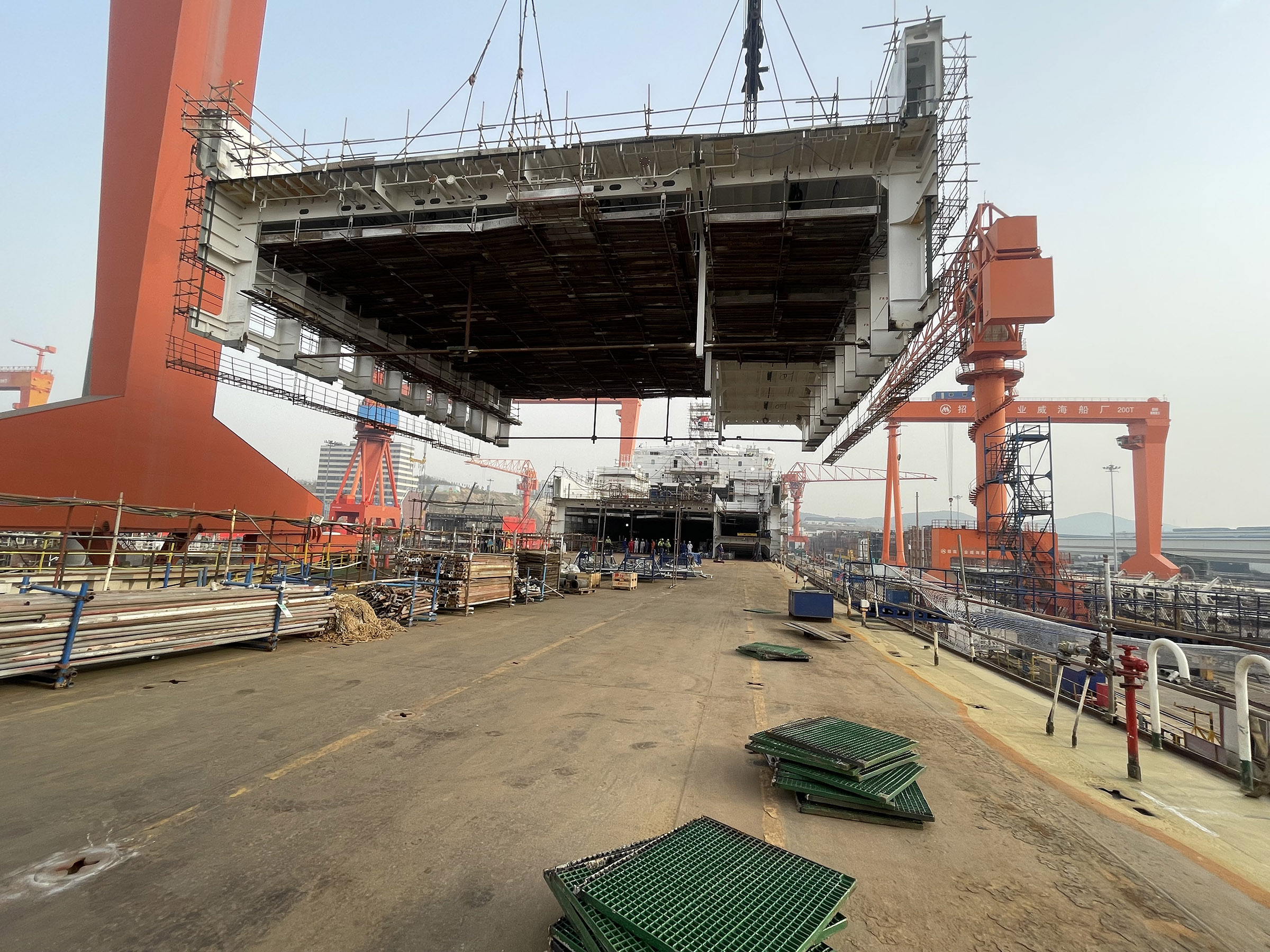 Stena Foreteller met extra dek terug in de vaart - Binnenvaartkrant