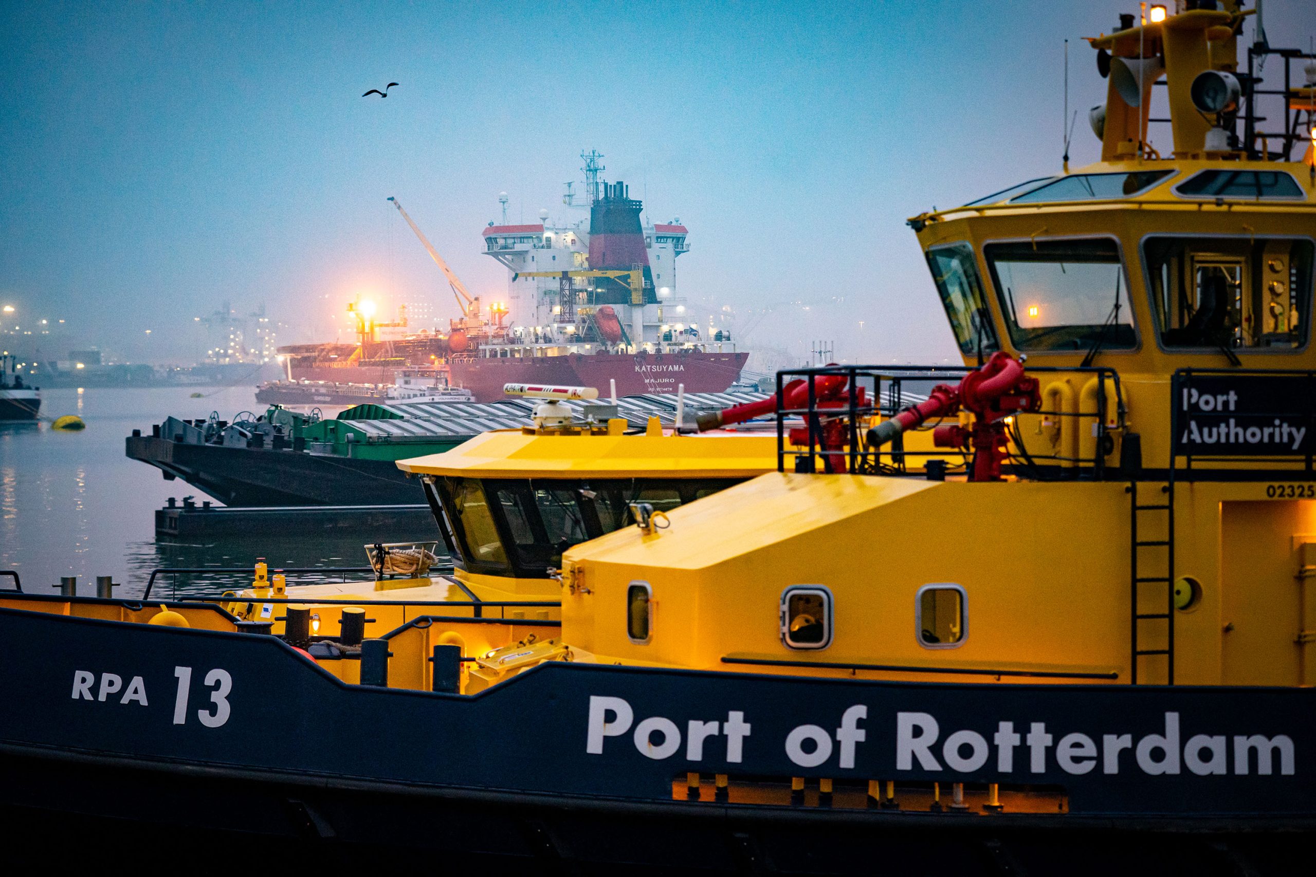 Twee mensen onwel op schip in Rotterdam - Oozo.nl